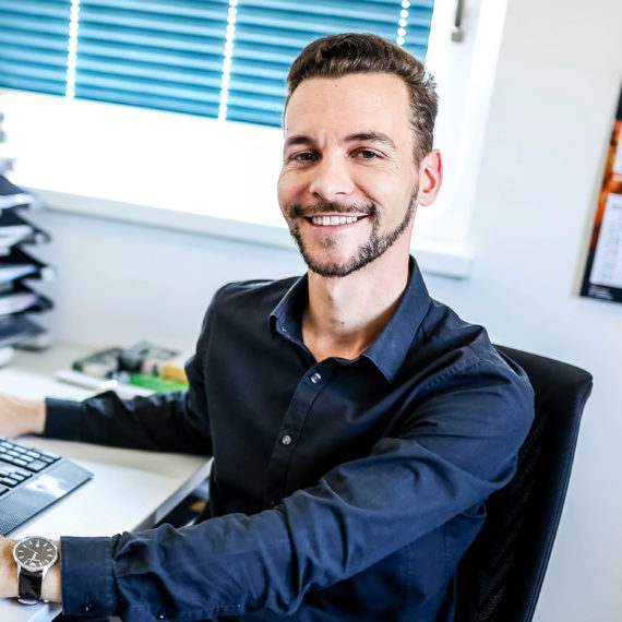 Team kundenorientiert und servicestark - cars-e-motion GmbH